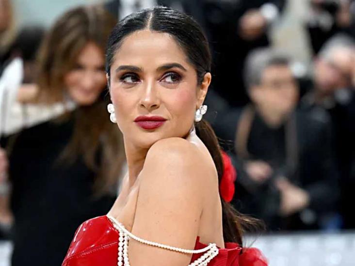 Diario Del Yaqui Salma Hayek En Rojo Deslumbrante En La Met Gala 2023