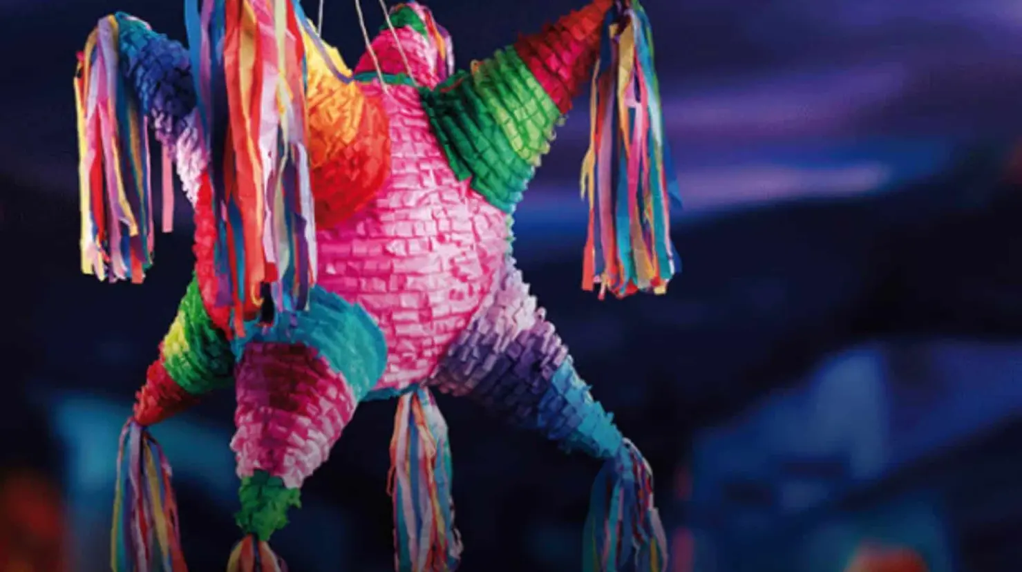 ¿Cuál es el origen de la tradición de romper piñatas durante las ...